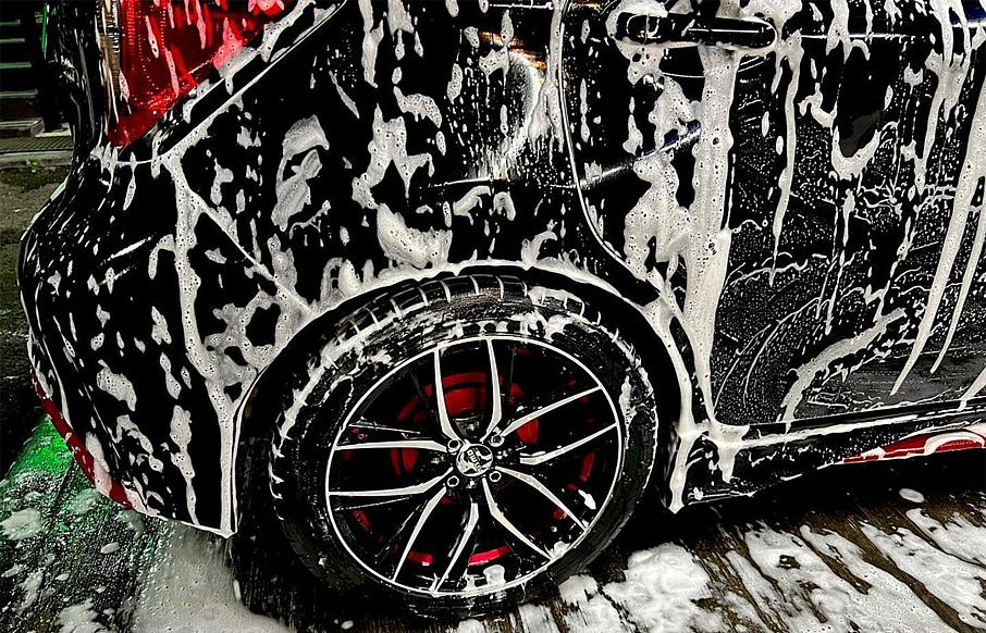 ¡No hay nada como tener tu auto limpio y reluciente a mitad de semana ...